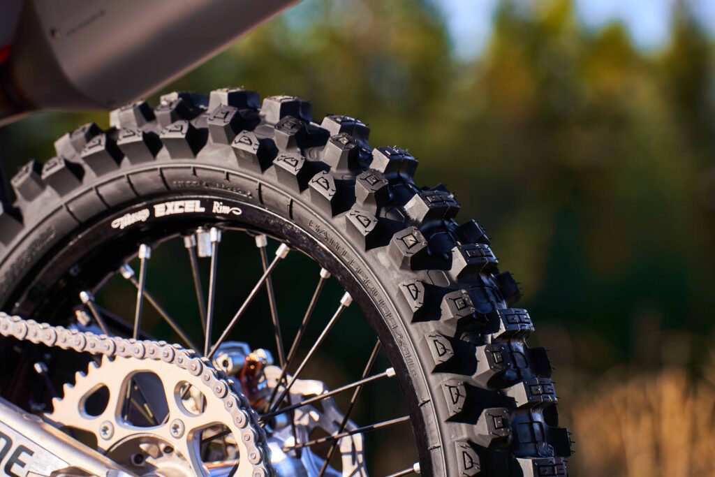 Aaron Colton Introduces the Bridgestone Battlecross X31 - Gripping stories