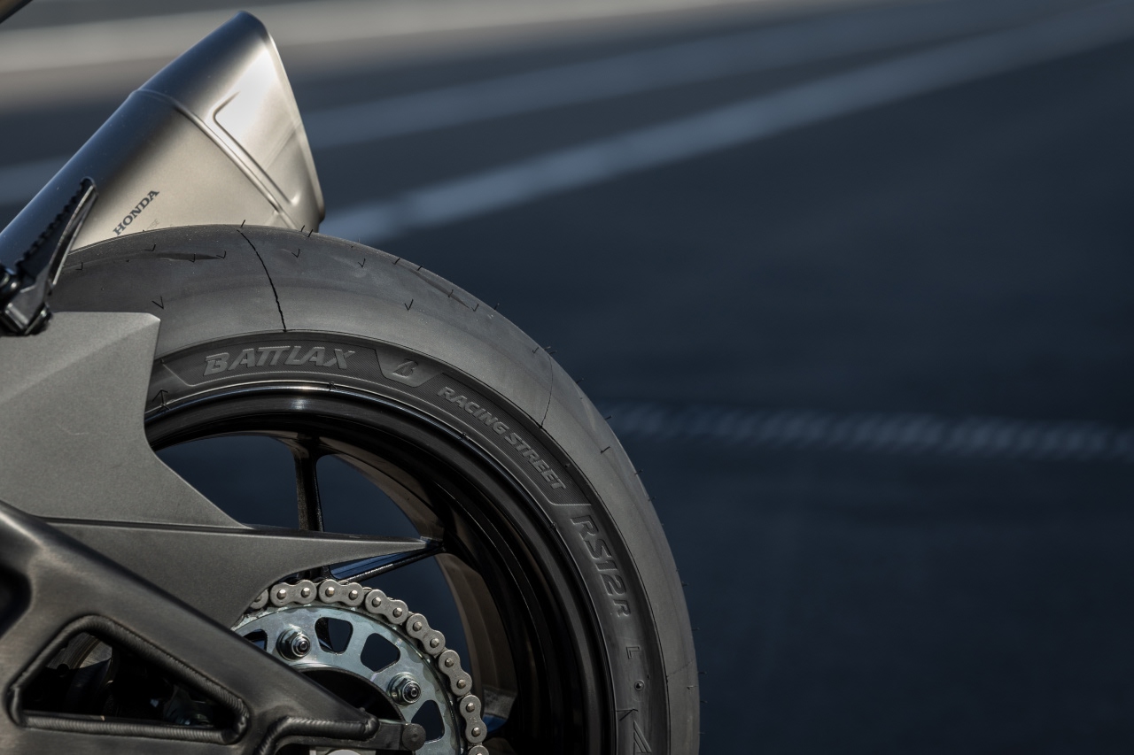 Bridgestone プレミアムスポーツタイヤ「BATTLAX RACING STREET RS12」発売